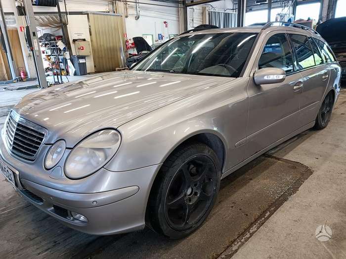 Mercedes-Benz E320 dalimis. Tik pradetas ardyti 2022 09 09 spalvos ...