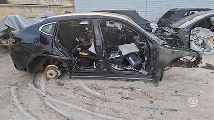 BMW X4 Parduodamas visas kebulas su likusiomis dalimis dokumentais ir r ...