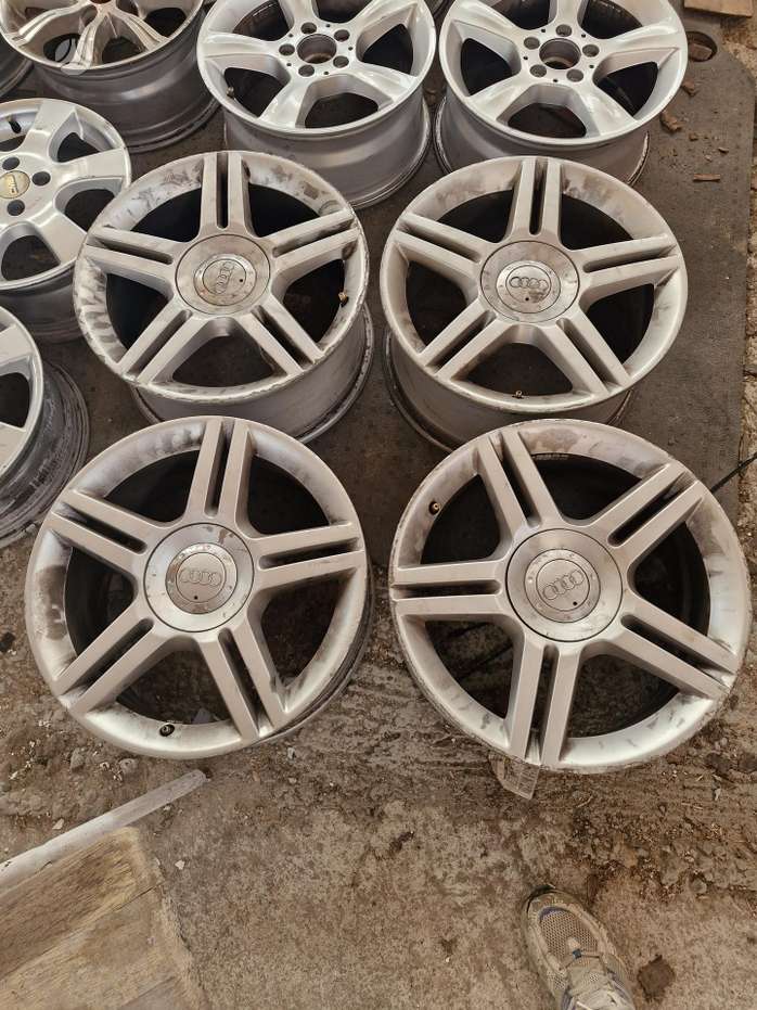 Audi, vieglmetāla, R17 | A31026108