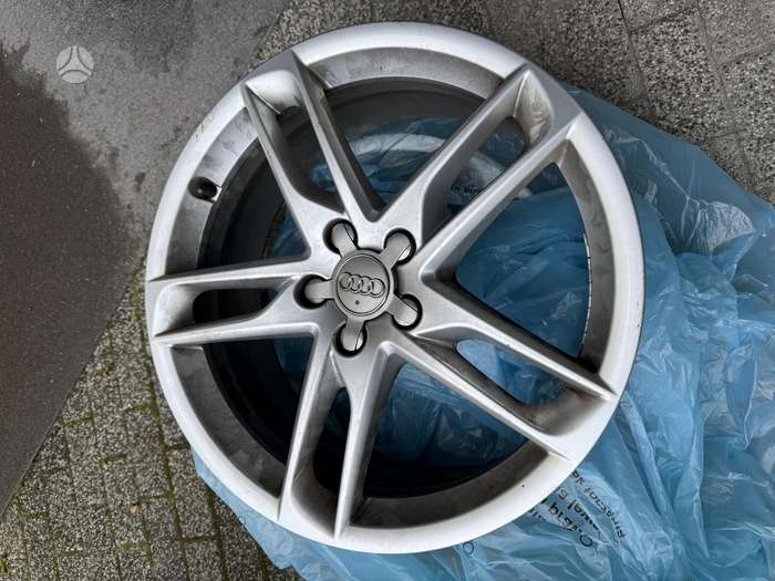 Audi, light alloy, R18 | A31136026