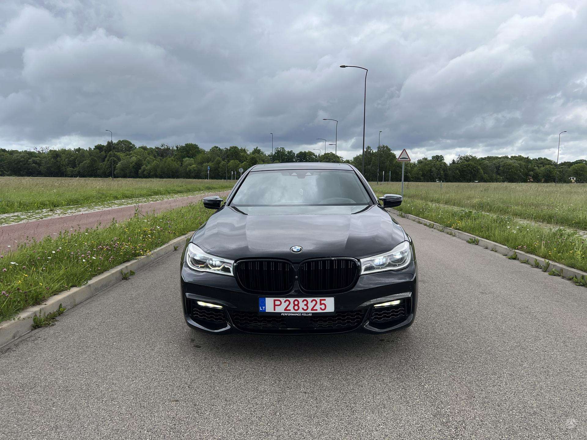 BMW 750, 4.4 l., sedanas 2016-02 m., | A31133872