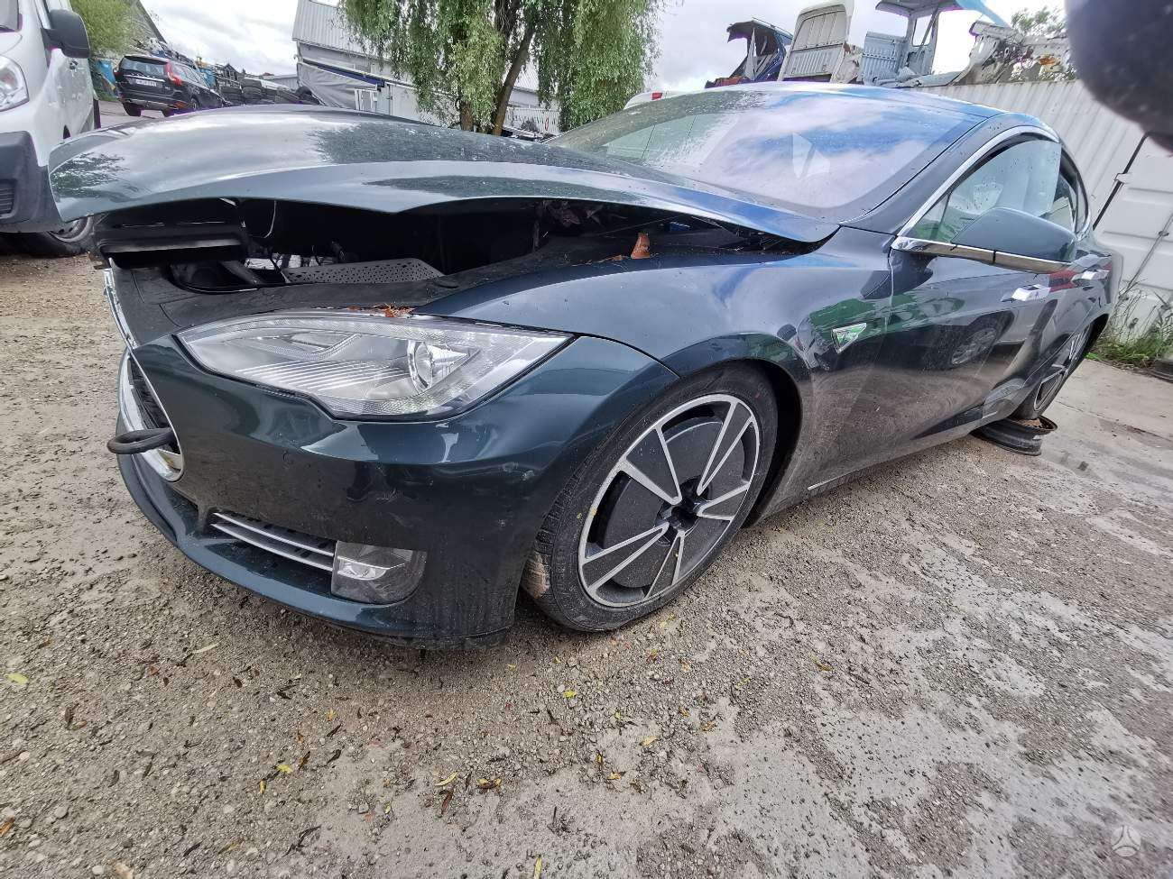 Tesla Model S for parts. 2026 6 23 pigios dalys vilniuje 37068744056 ...