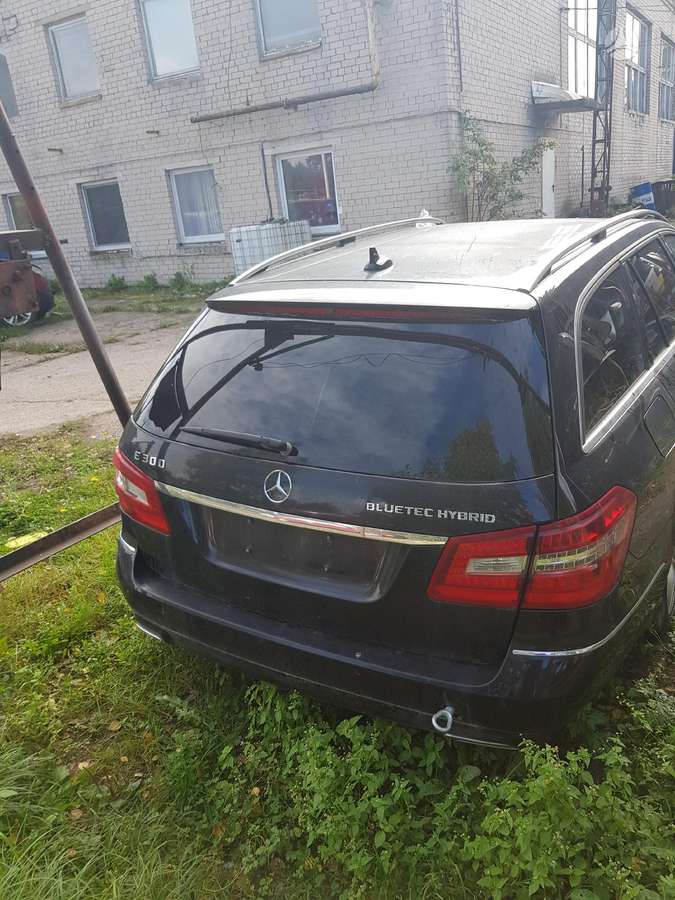 Mercedes-Benz E300 Skambinkite 9 17 30 darbo dienomos pietus 12 00 12 ...