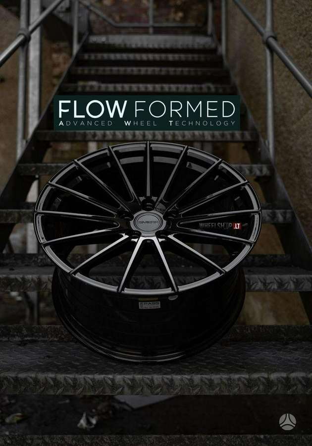 RIVIERA RF105 Gloss Black Flow Forming, lengvojo lydinio, R20 | A17678567