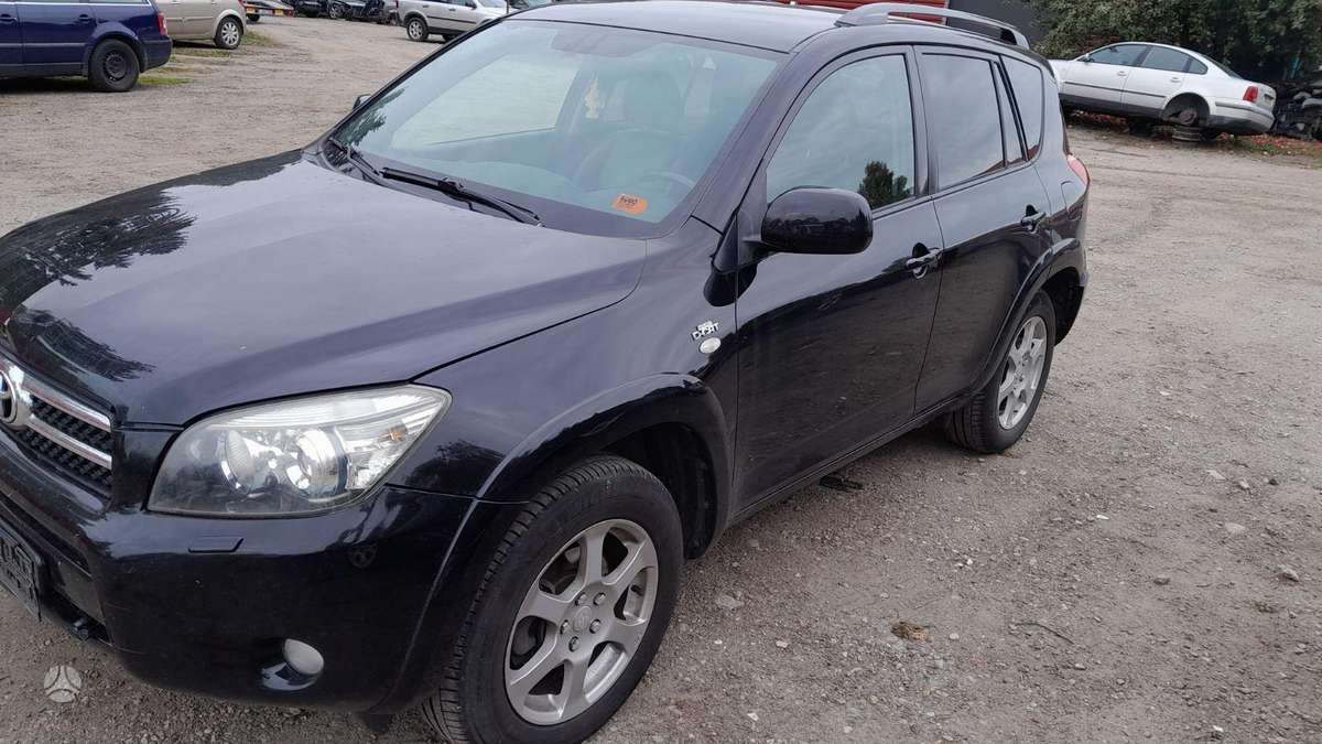 Toyota RAV4 Naudotos įvairių markių ir modelių automobilių detalės siun ...