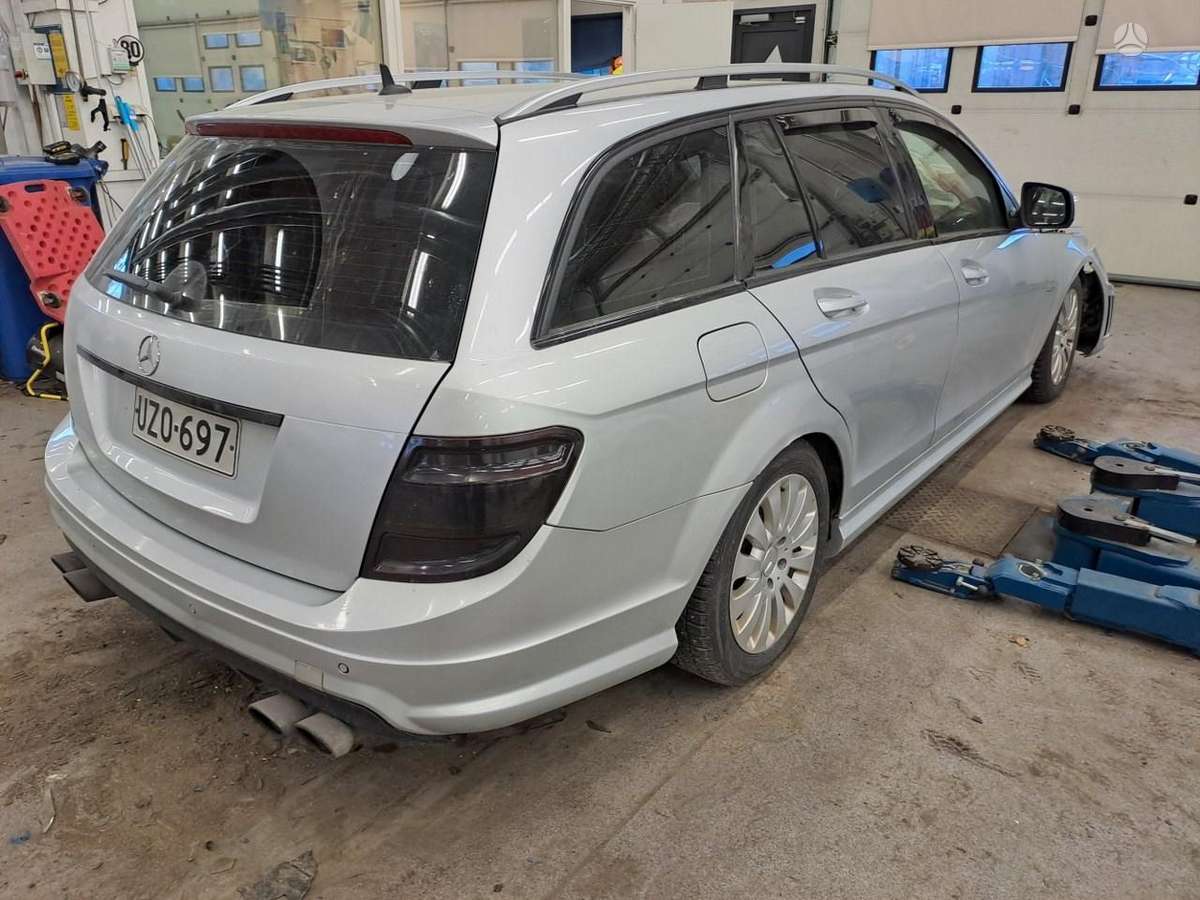 Mercedes-Benz C320 dalimis. Tik pradetas ardyti 2023 06 15 spalvos ...