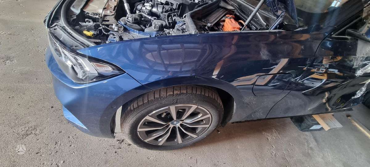 BMW 330 330e melynas lci facelift hybrid dalimis maža rida r17 lieti ...