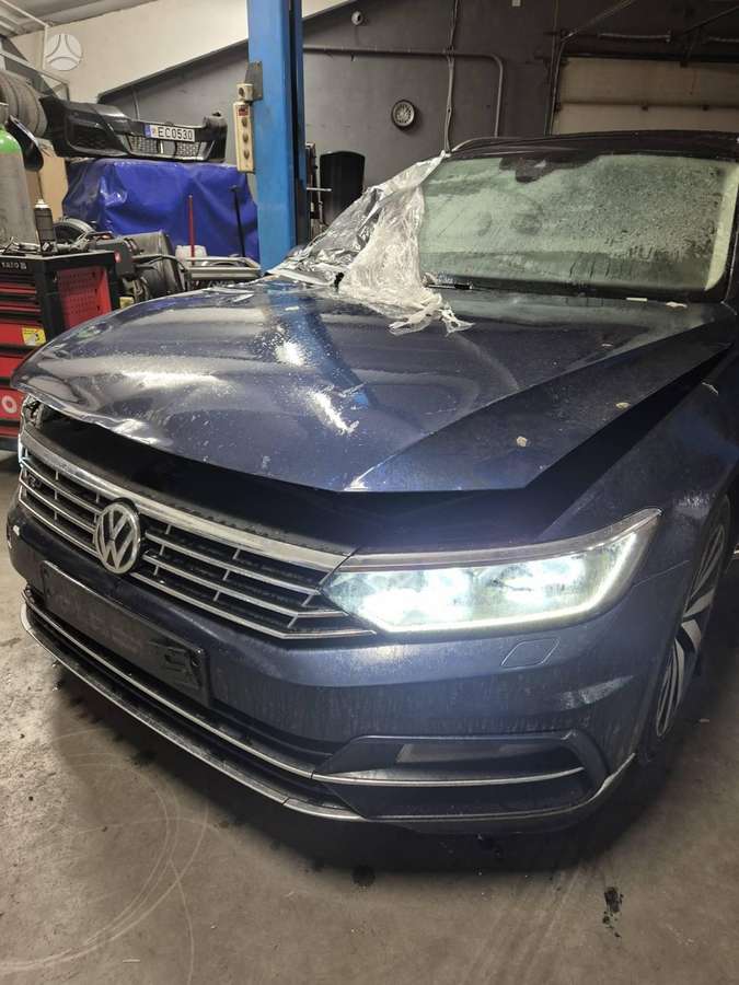 Volkswagen Passat, CUA, R-Line, Spalvos kodas lh5x variklio kodas cua ...