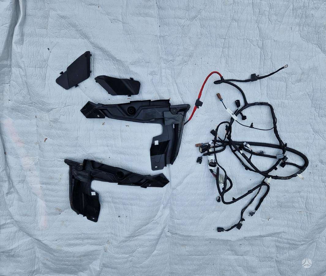 Ford Mustang Mach-E for parts. Plastmases maza likus desne 20 didele ...