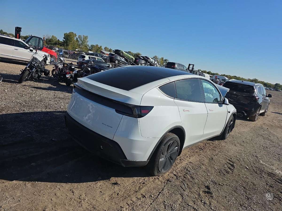Tesla Model Y, 82 kWh, off-road / crossover 2025-05 m., | A29392048
