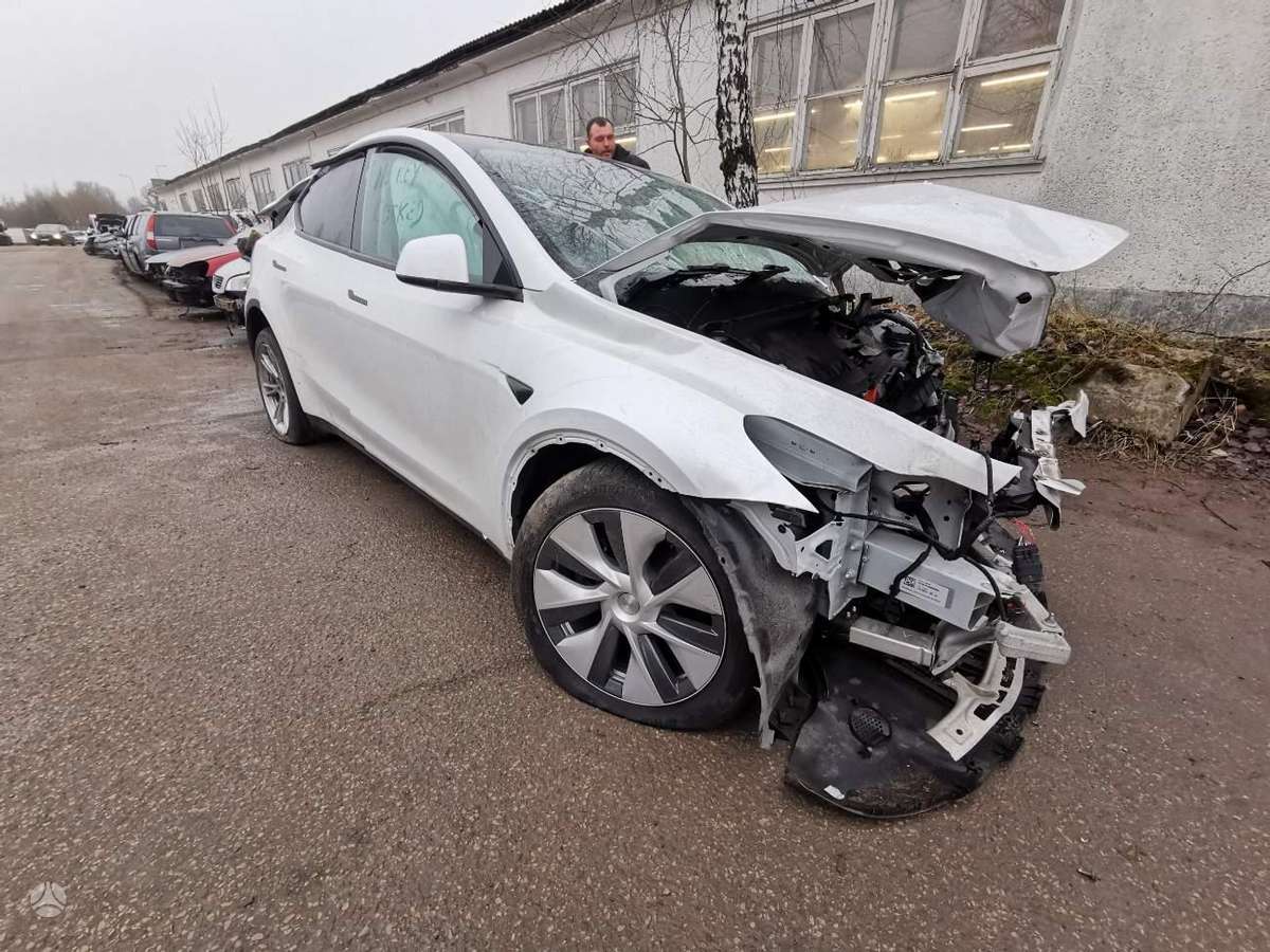Tesla Model Y for parts. 2026 1 18 pigios dalys utenoje 37068744056 ...
