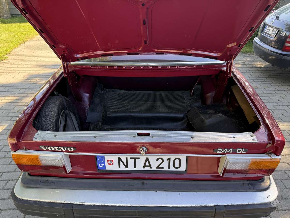 Volvo 244, 2.1 l., Седан 1975-01 m., | A31181820