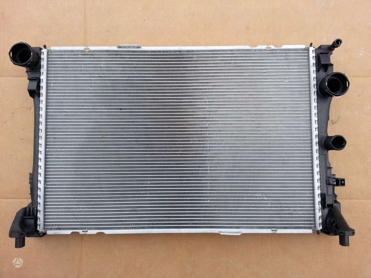 Mercedes-Benz CLS klasė radiatorius, vandens radiatorius ...