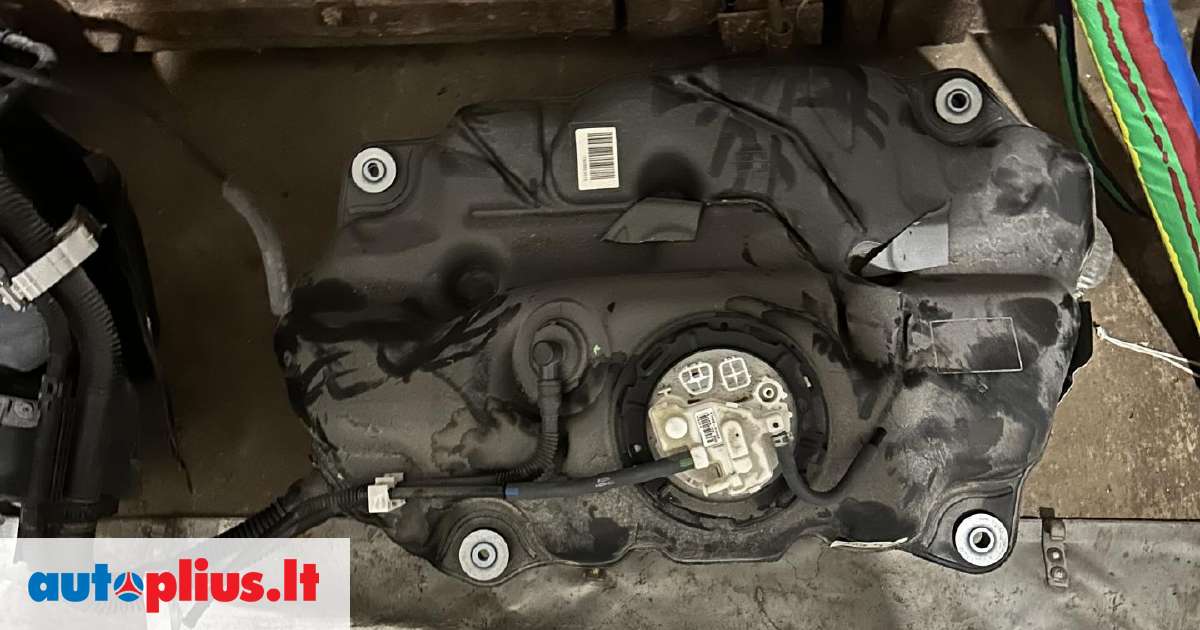 Toyota Yaris Cross Awd ratai 3 vnt salonas su defektais bagazine ...