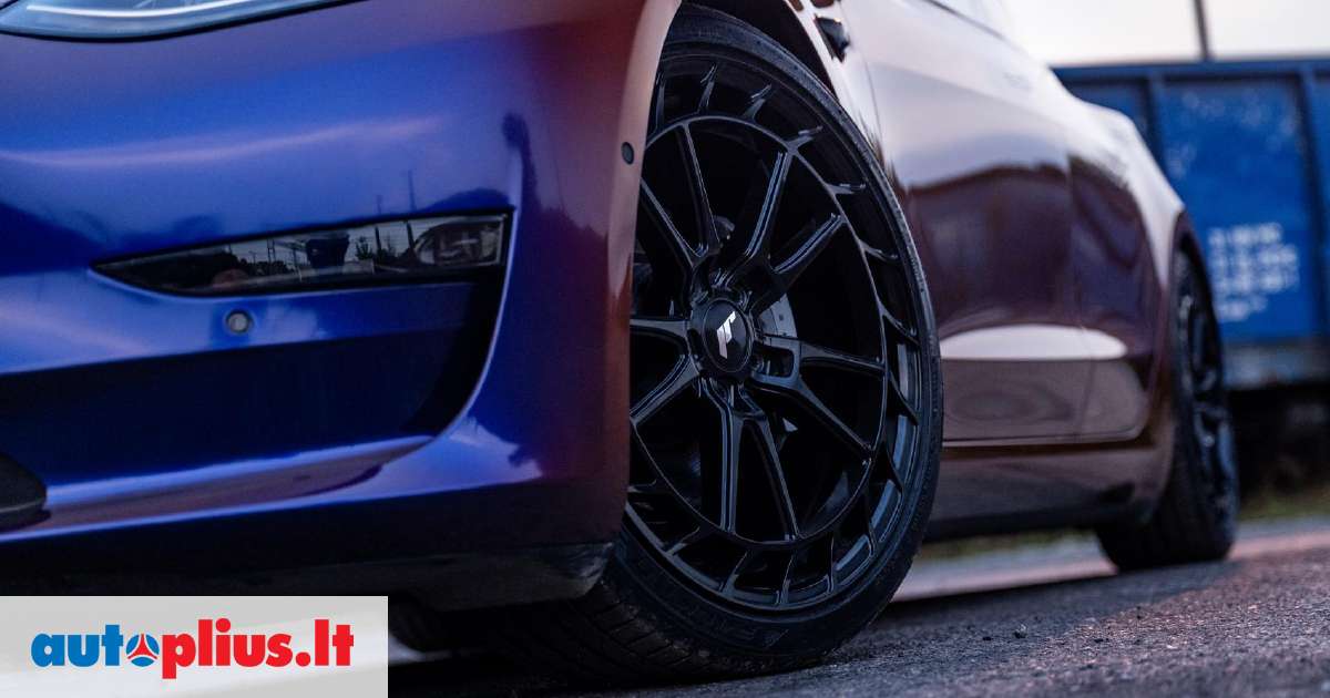 Japan Racing JR45 Glossy Black, light alloy, R18 | A26722977