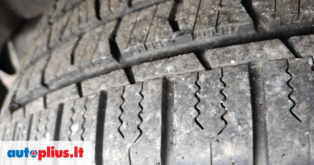 Cooper, all-season 235/55 R19 | A27372805