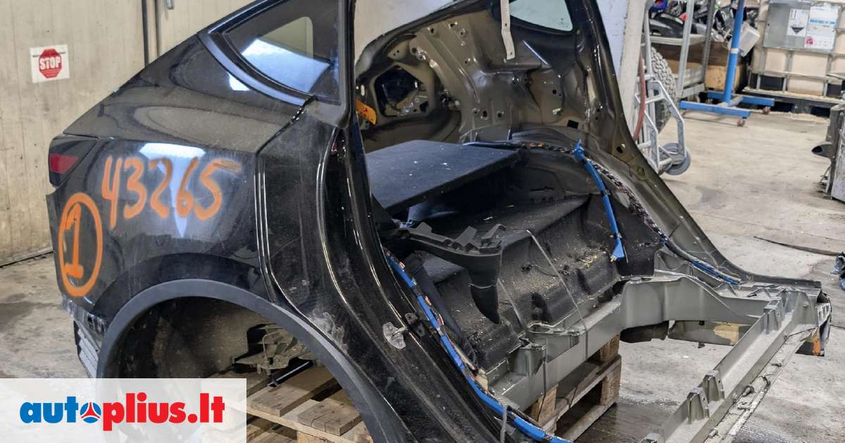 Tesla Model Y frame rails (fornt, rear), fenders, trim parts 2022-04 m ...