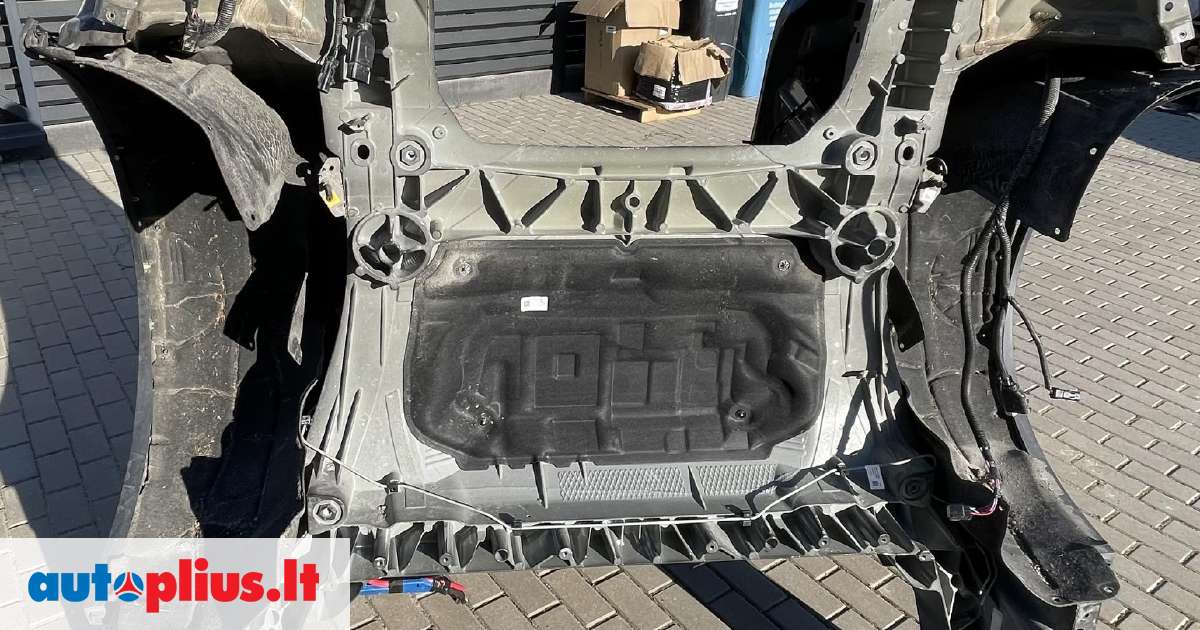 Tesla Model Y frame rails (fornt, rear), fenders, trim parts 2022-04 m ...