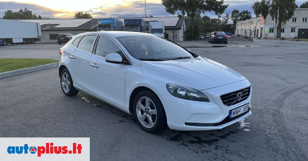 Volvo v40 2023, Naudoti automobiliai | Autoplius.lt