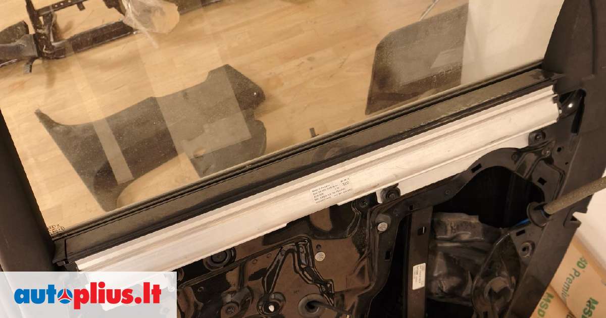 Audi A8 rezerves daļās. Parduodamos a8 dalys automobilis buvo su maza ...