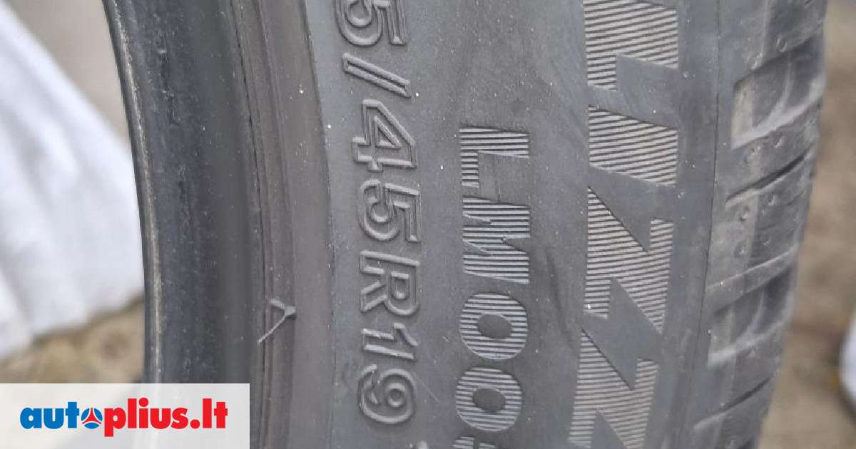 Bridgestone Blizzak, all-season 255/45 R19 | A29559567